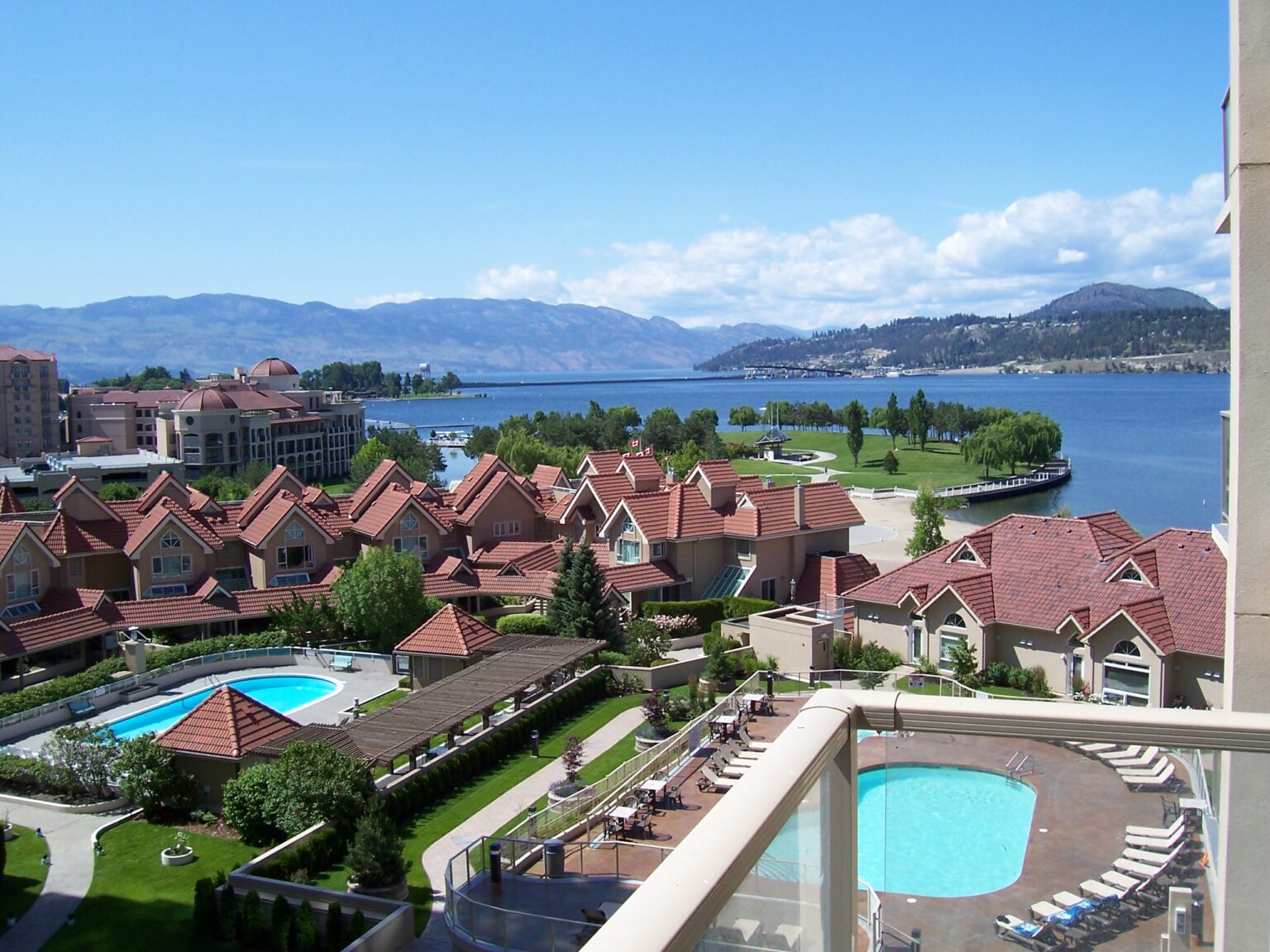 Sunset Waterfront Resort - Kelowna Resort Accommodations