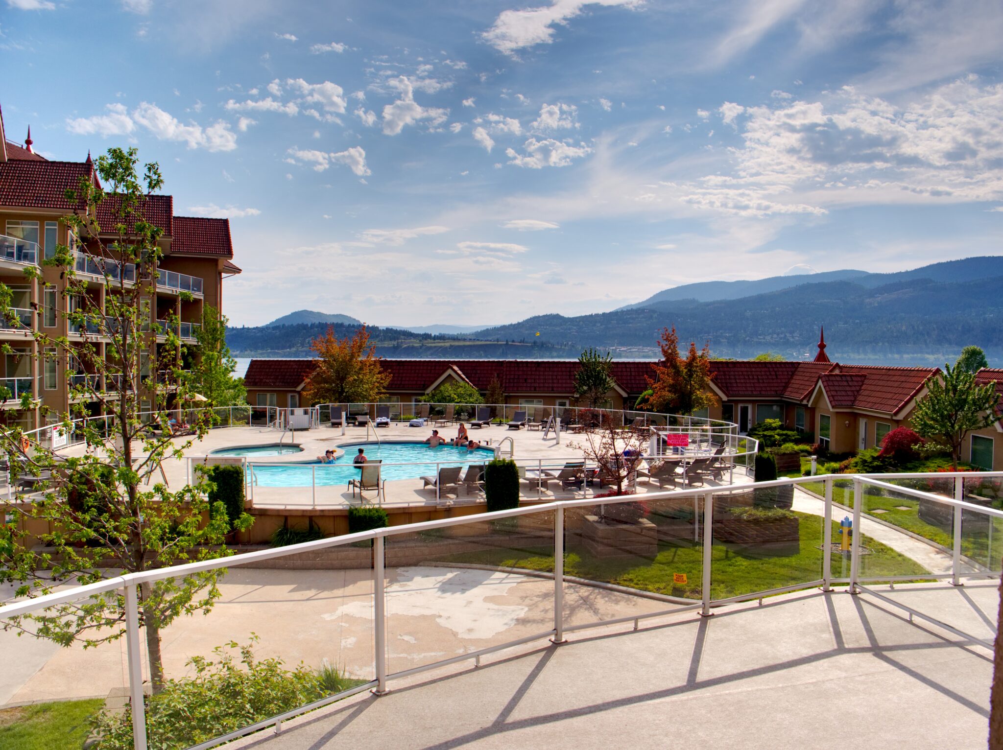 Discovery Bay Resort - Kelowna Resort Accommodations